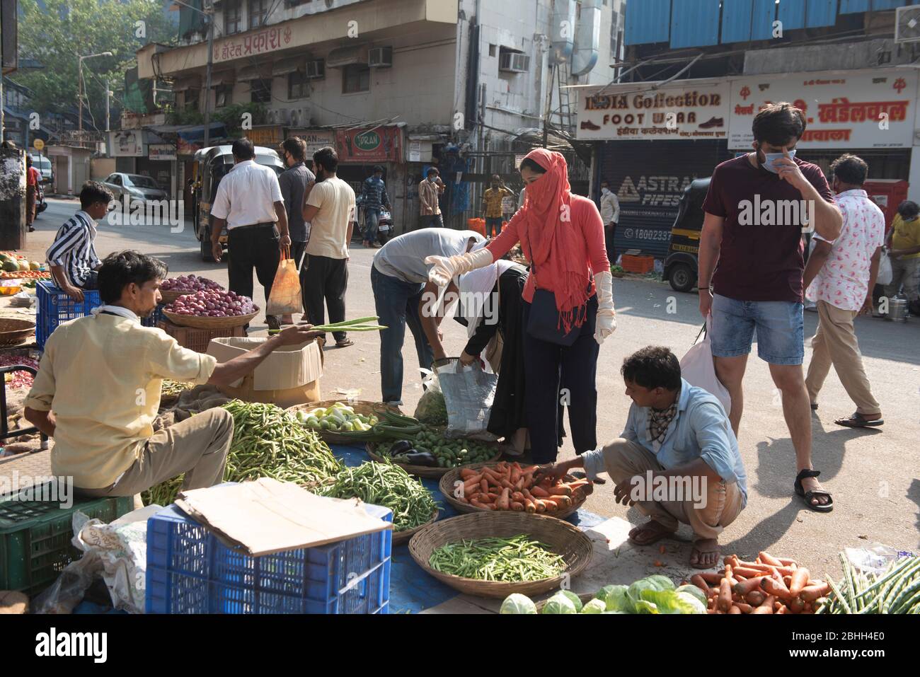 Mumbai / India 18 April 2020 Vegetables market in mumbai open for few ...