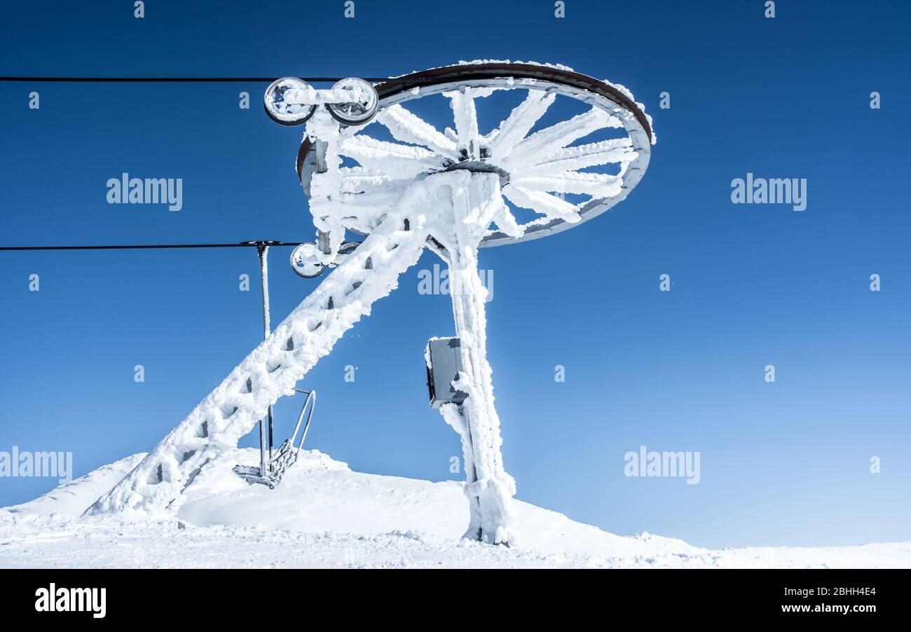 Frozen ski lift on the top of the mountain Stock Photo - Alamy
