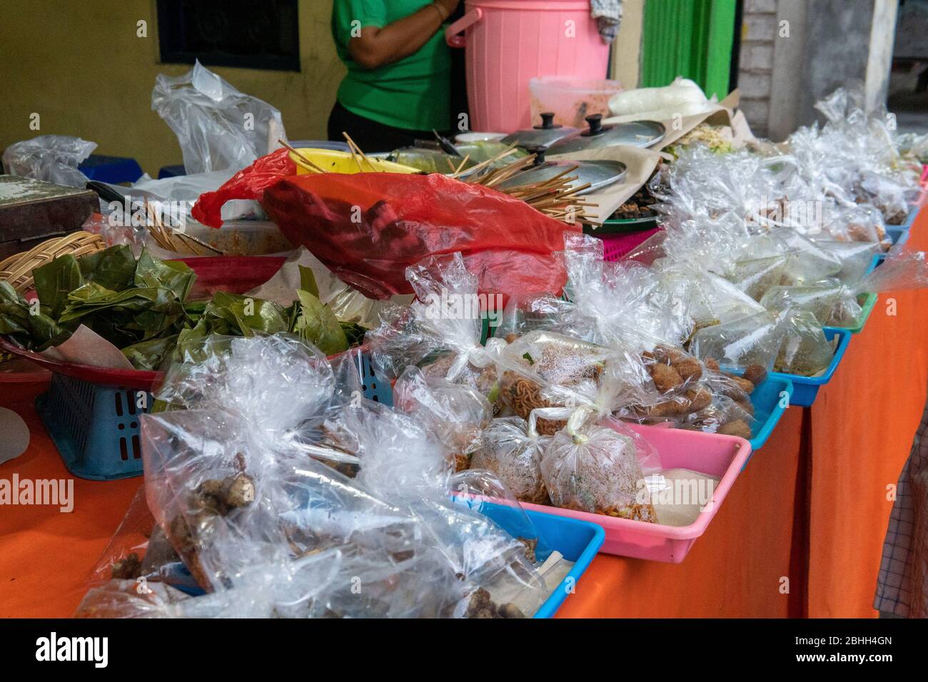 Bali temple vendor hi-res stock photography and images - Alamy