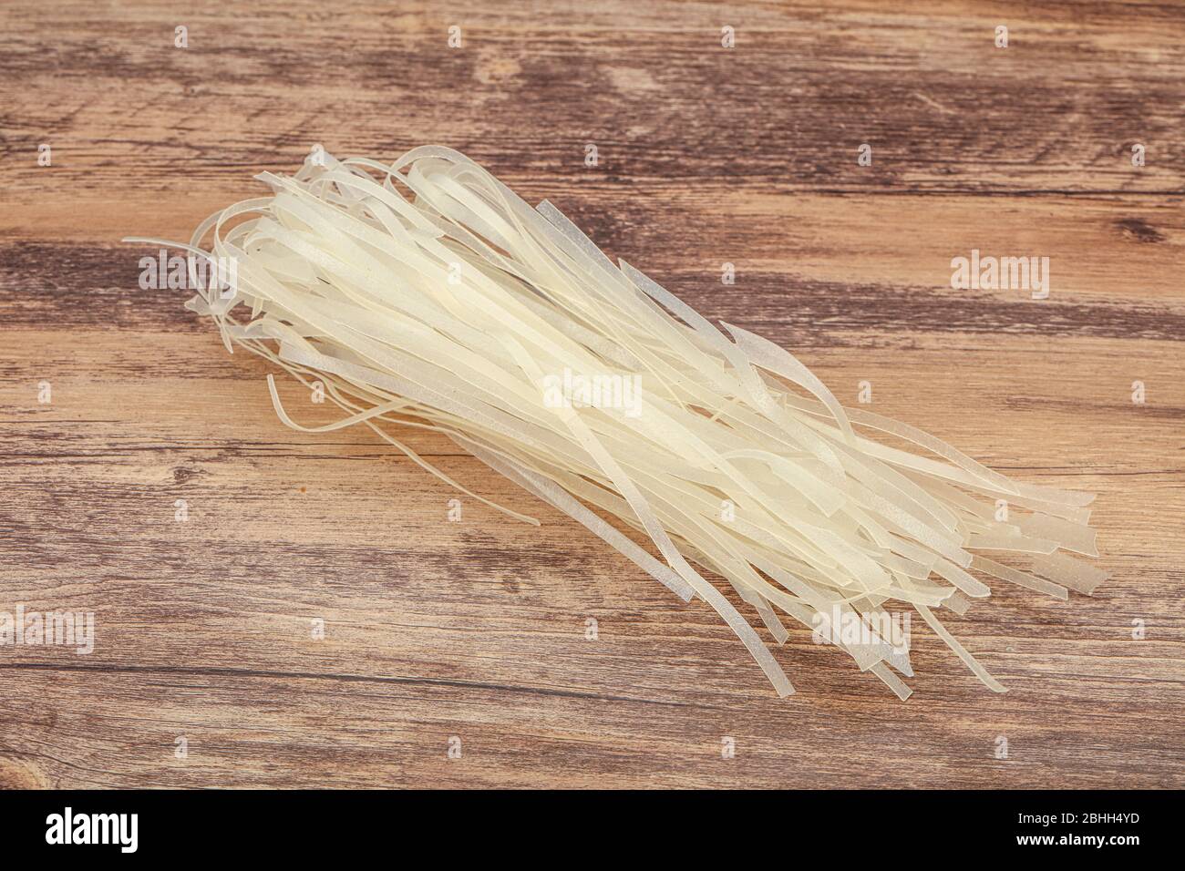 Dry rice noodle ready for cooking Stock Photo - Alamy