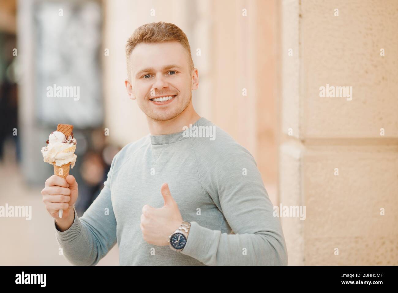 Friends holding ice cream cone hi-res stock photography and images - Alamy