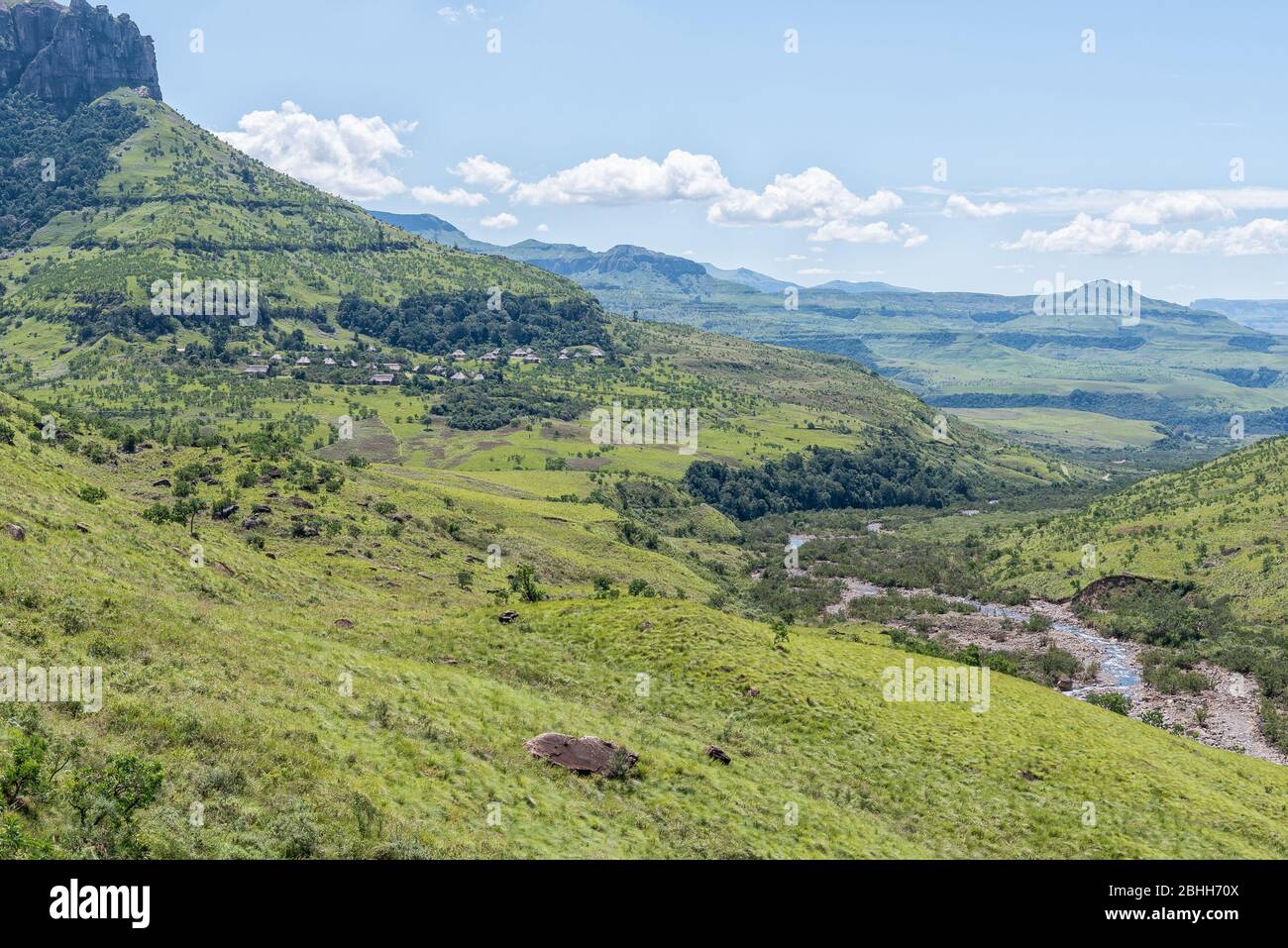 View to the North from the hiking trail to the Tugela Gorge and Tunnel ...