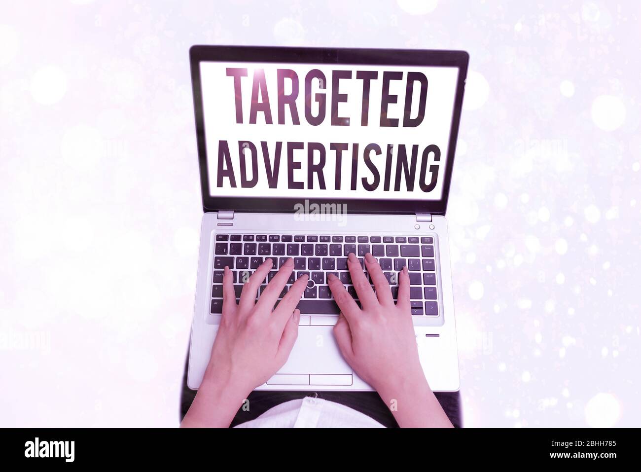 Writing note showing Targeted Advertising. Business concept for Online ...