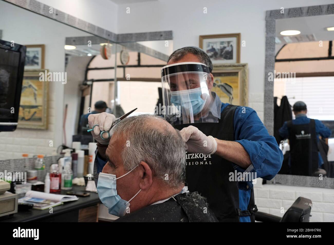 Elderly person face shield hi-res stock photography and images - Alamy