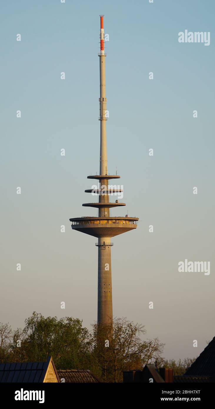 Cable tv tower hi-res stock photography and images - Alamy