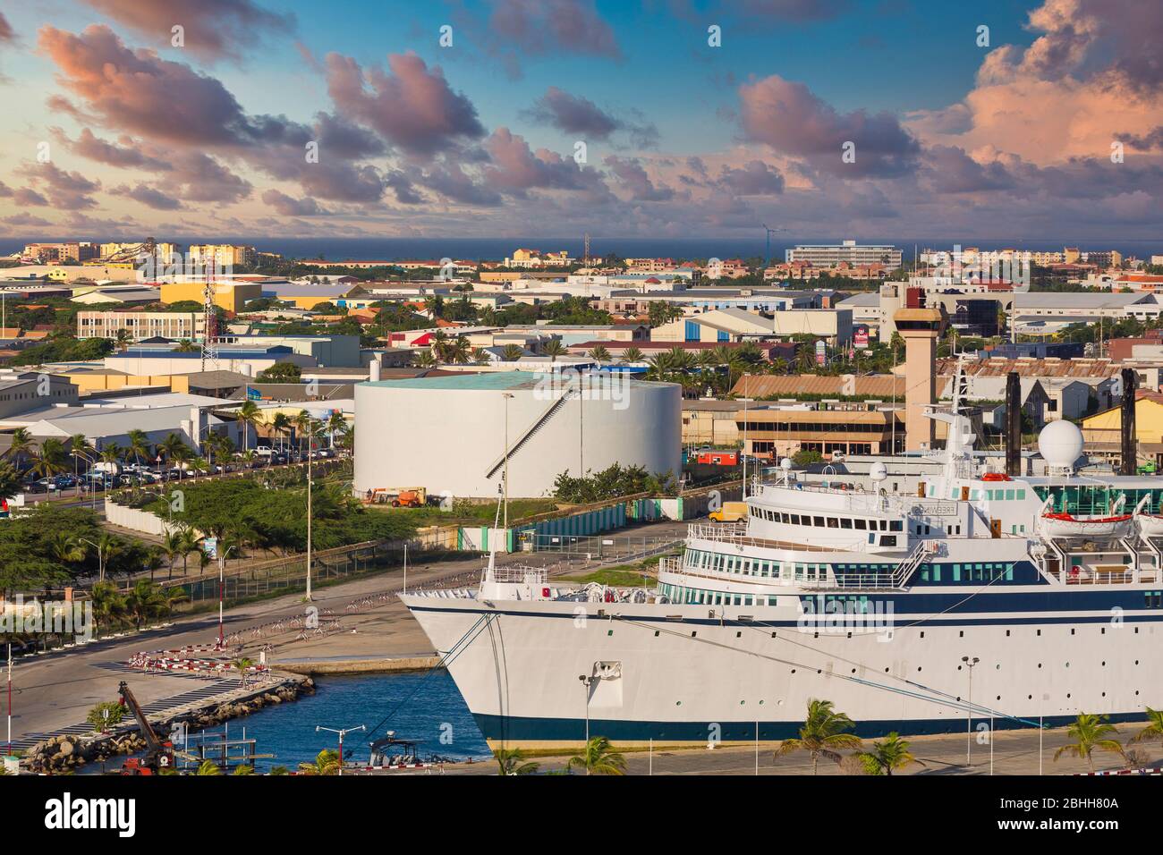 White Cruise Ship in Port of Aruba Stock Photo - Alamy
