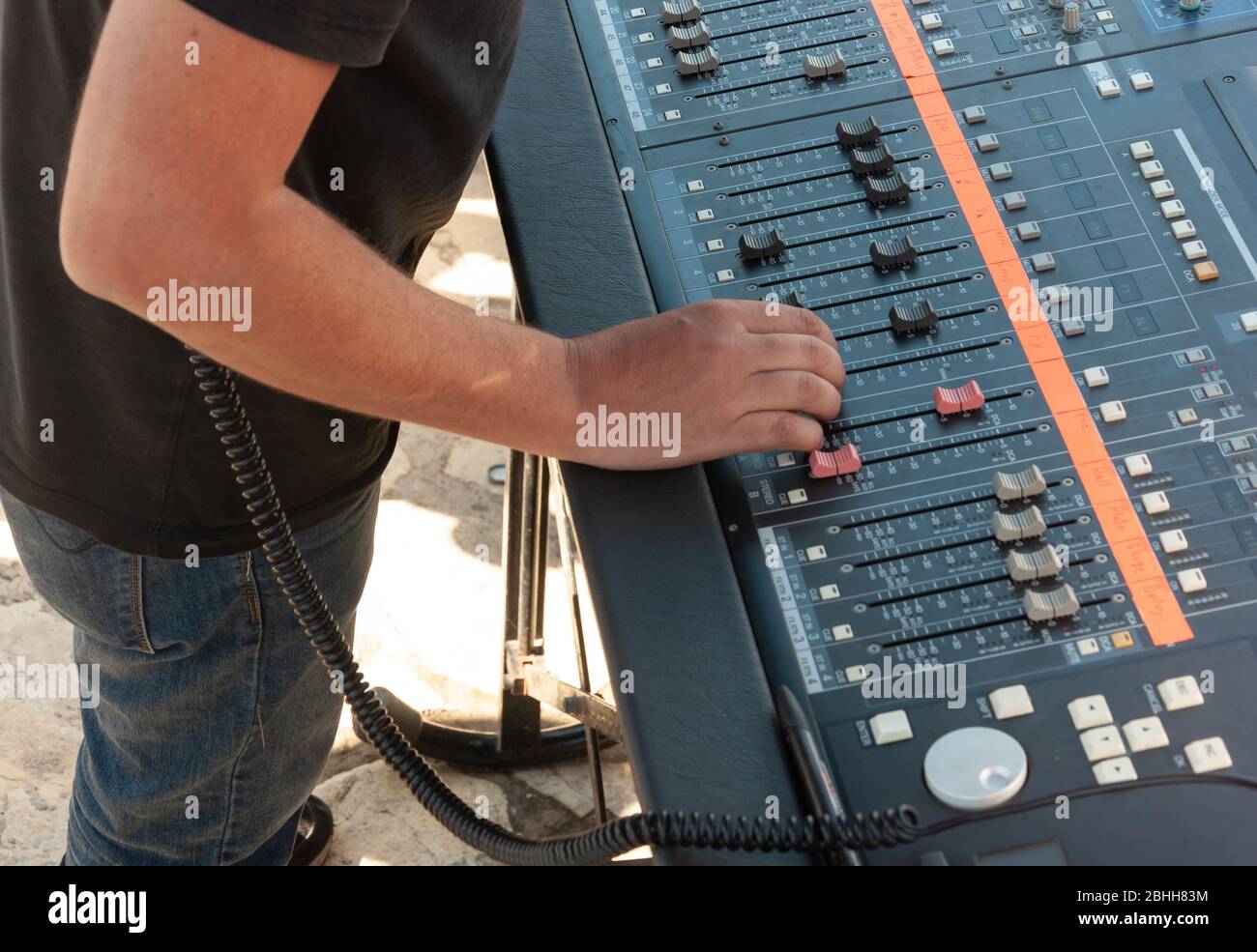 Mixing table hi-res stock photography and images - Alamy
