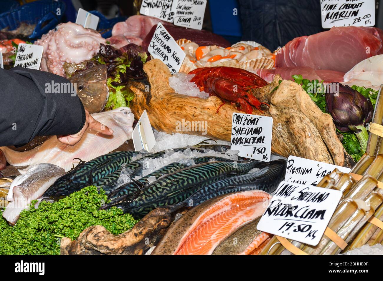 Seafood on ice at the fish market Stock Photo - Alamy