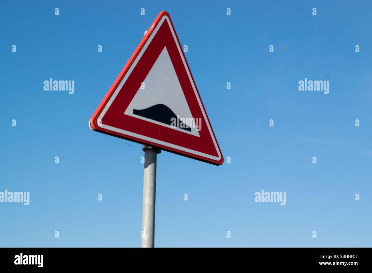 Dutch Traffic Sign: speed bump Stock Photo - Alamy