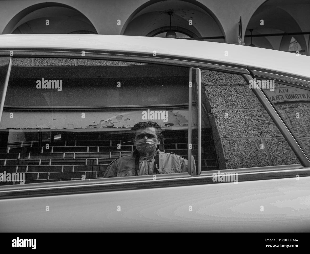 Car entry italy sign hi-res stock photography and images - Alamy