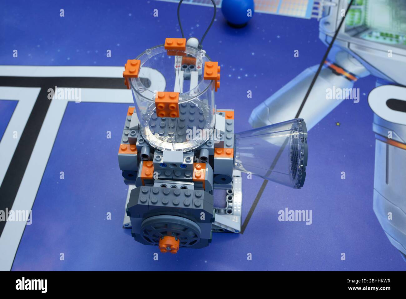 Lego robot game hi-res stock photography and images - Alamy