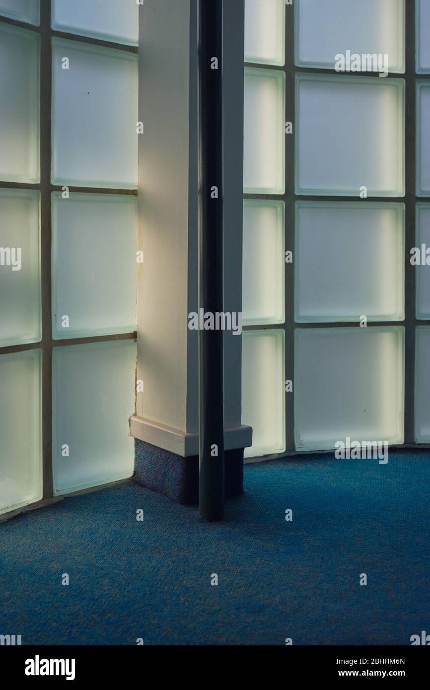 Glass wall blocks hi-res stock photography and images - Alamy