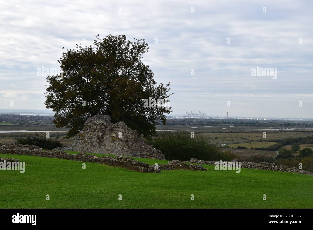 Castle falling down hi-res stock photography and images - Alamy