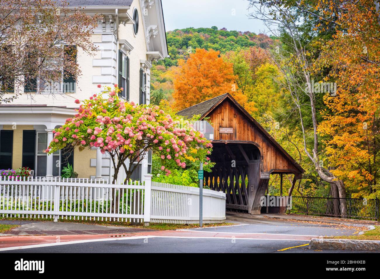 Woodstock, Vermont, USA Middle Covered Bridge Stock Photo - Alamy