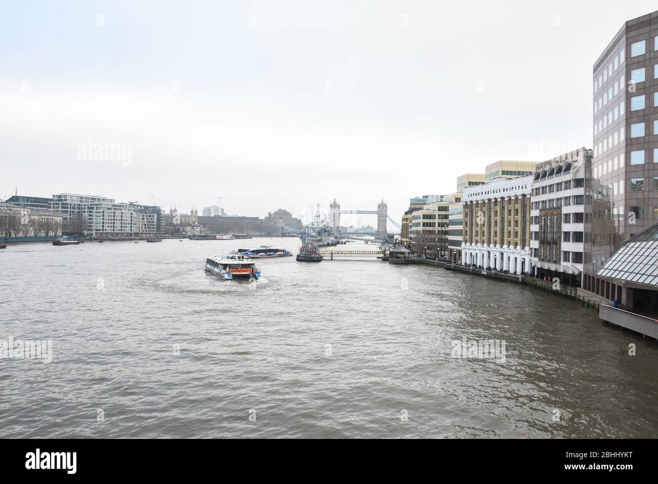 City of london skyline 2020 clouds hi-res stock photography and images ...