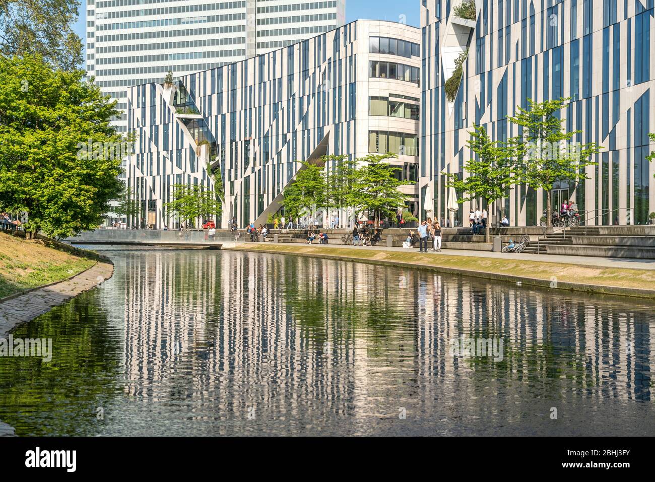Moderne Architektur des Gebäudekomplex Kö-Bogen, Landeshauptstadt ...