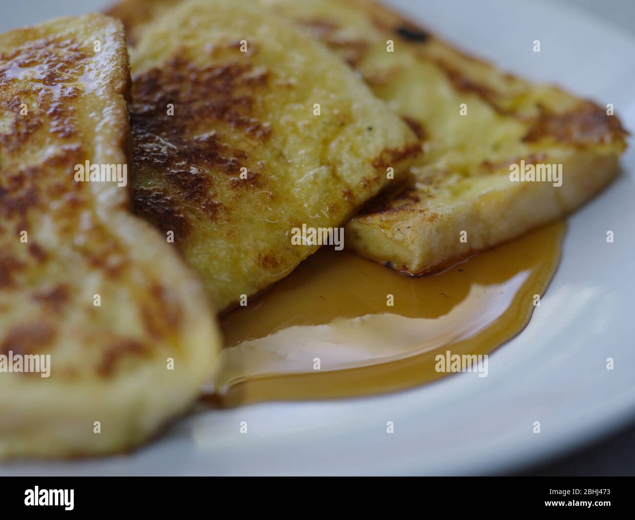 Golden maple syrup hi-res stock photography and images - Alamy