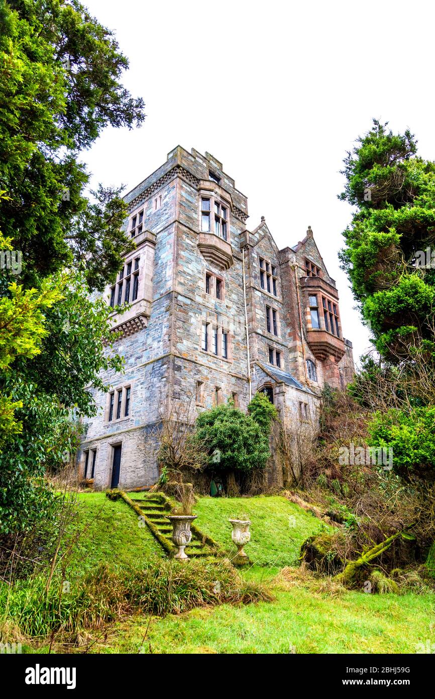 Craigrownie castle hi-res stock photography and images - Alamy