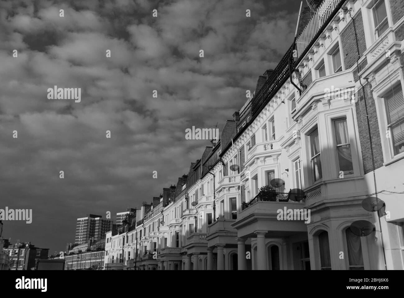 Terraced house london Black and White Stock Photos & Images - Alamy