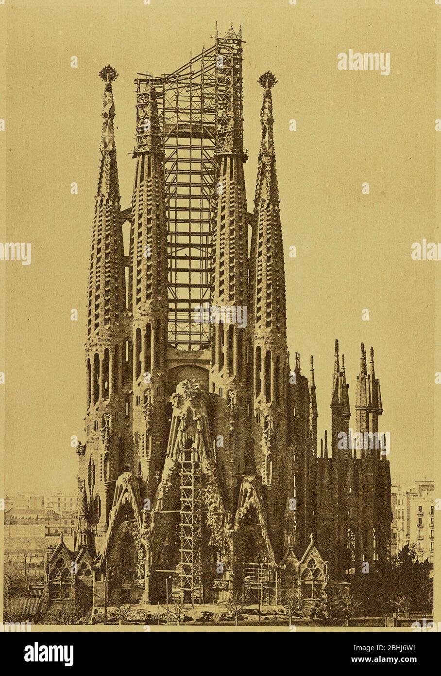 ALBUM. EXPIATORY TEMPLE OF THE SAGRADA FAMÍLIA. Edited by the Spiritual ...