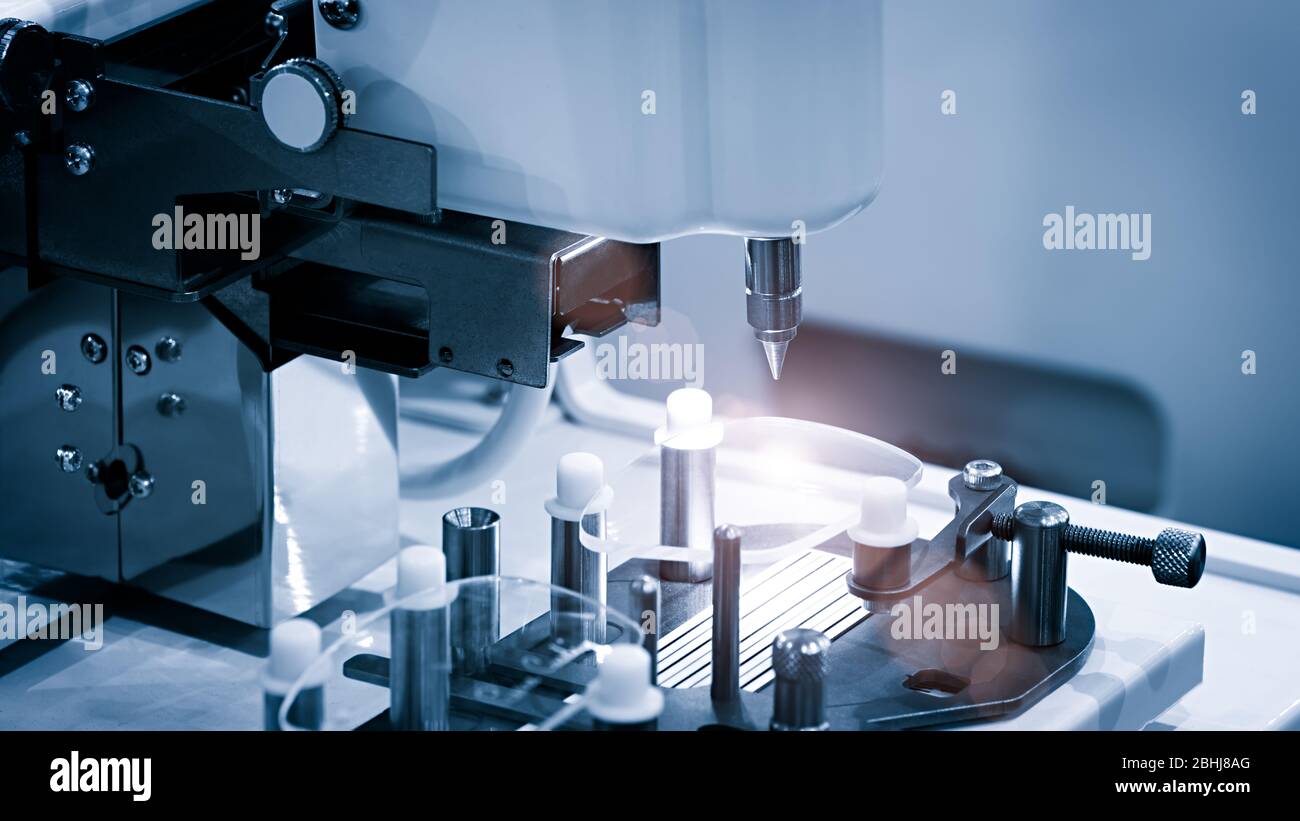 Lens manufacturing in modern laboratory Stock Photo - Alamy