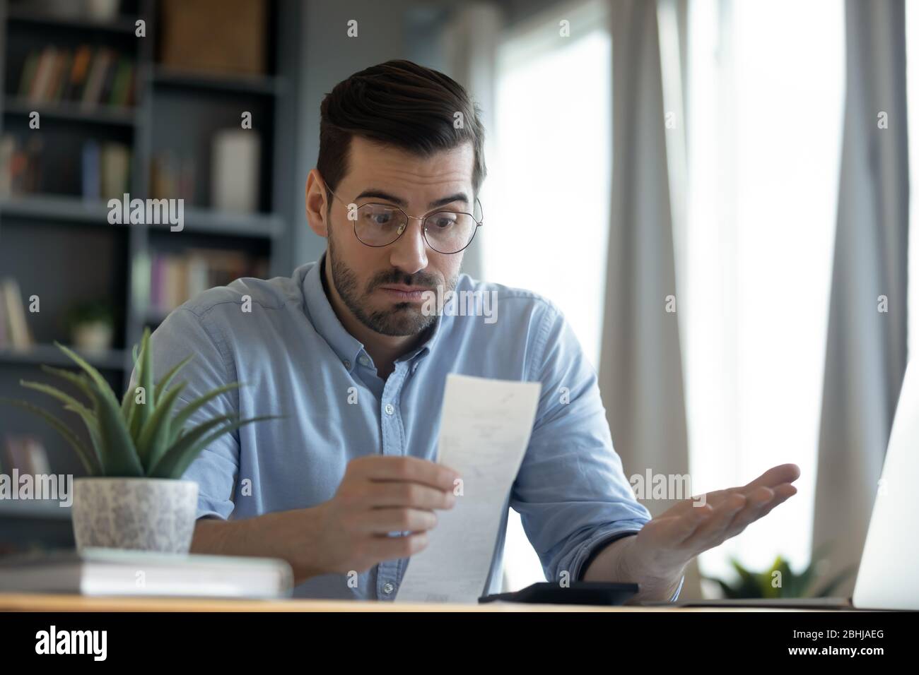 Confused man bills hi-res stock photography and images - Alamy