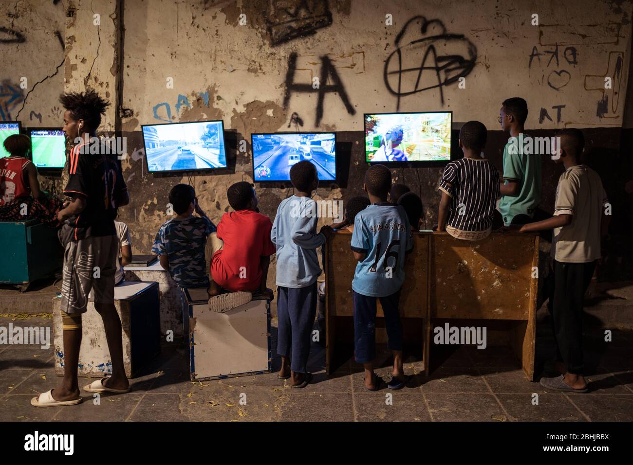 Saudi arabia arab boys hi-res stock photography and images - Alamy