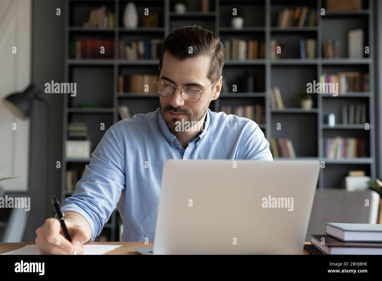 Notice at laptop hi-res stock photography and images - Alamy
