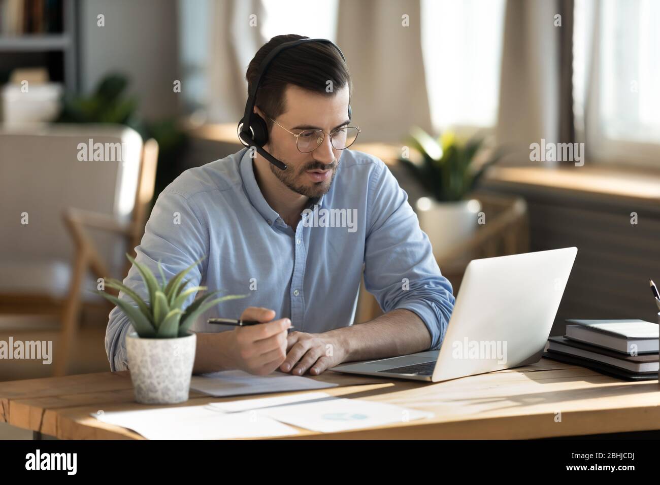 Teach notes hi-res stock photography and images - Alamy