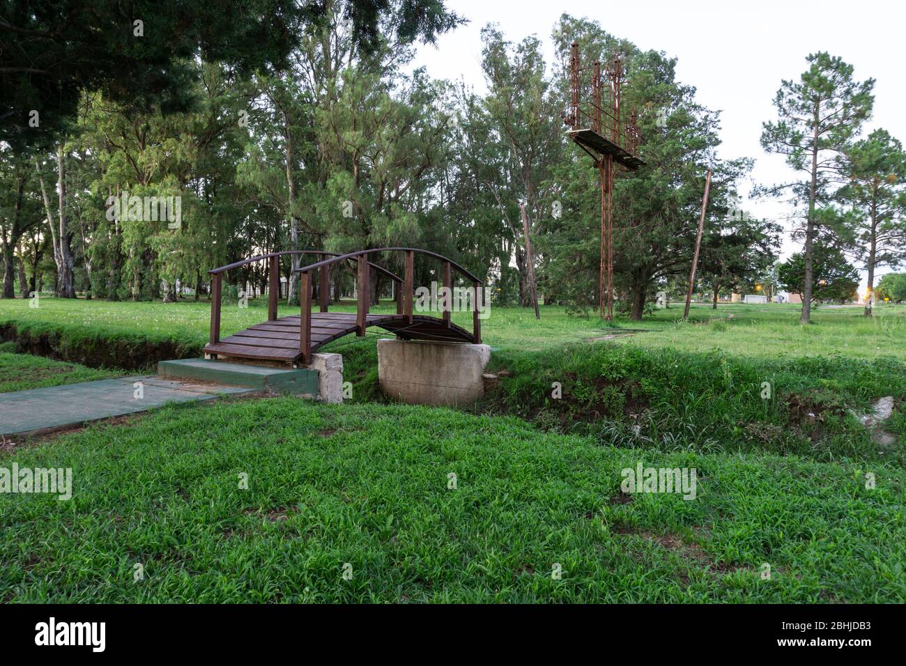 Scene view of wooden bridge on a green park in Huinca Renancó, Córdoba ...