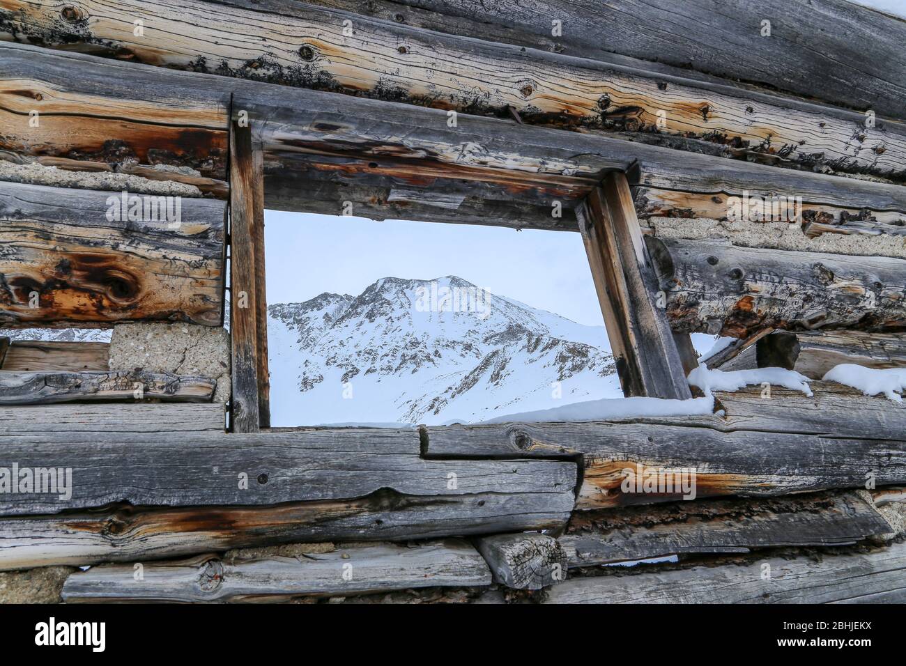 Old cabin in the mountains hi-res stock photography and images - Alamy