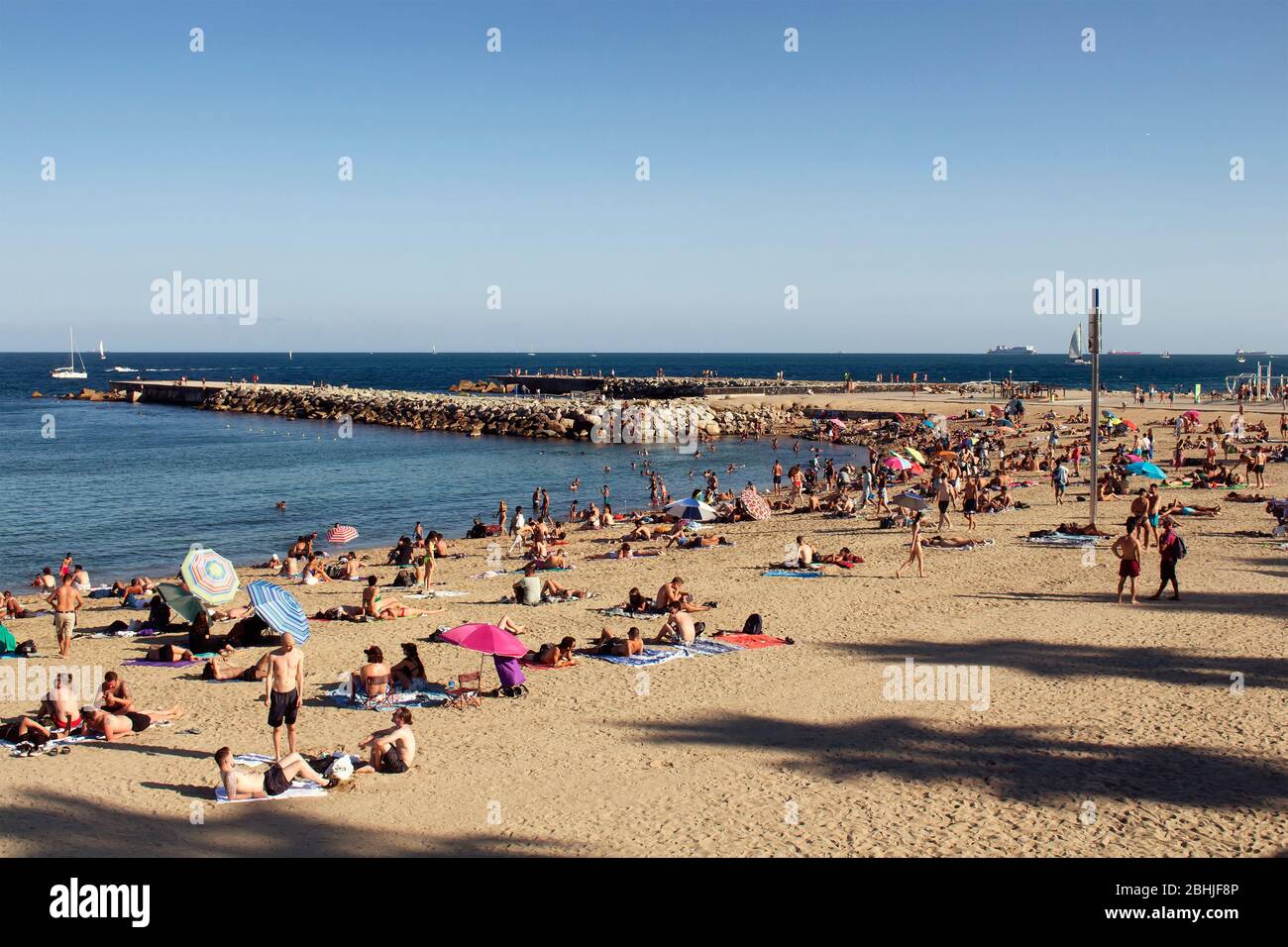 Youth sunbathing hi-res stock photography and images - Alamy