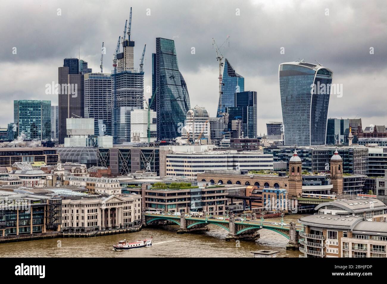 Office complex in london hi-res stock photography and images - Alamy