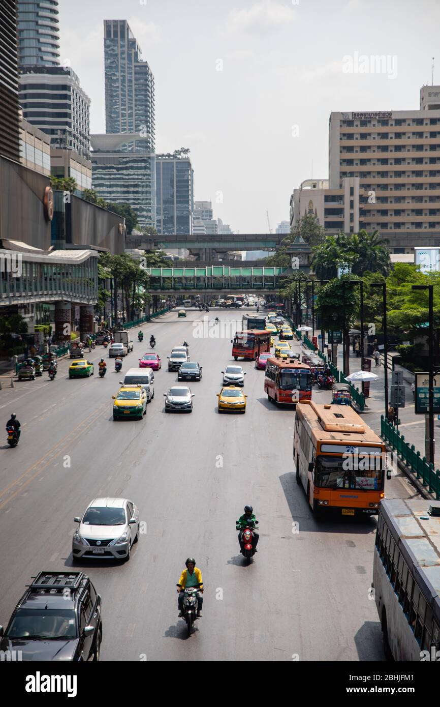 Ratchaprasong shopping skywalk hi-res stock photography and images - Alamy