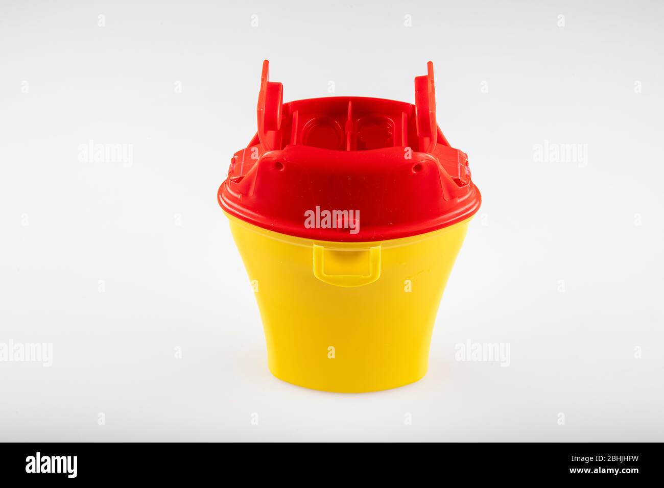 Medical waste bin pocket size 0,4 liter. Yellow biohazard medical ...