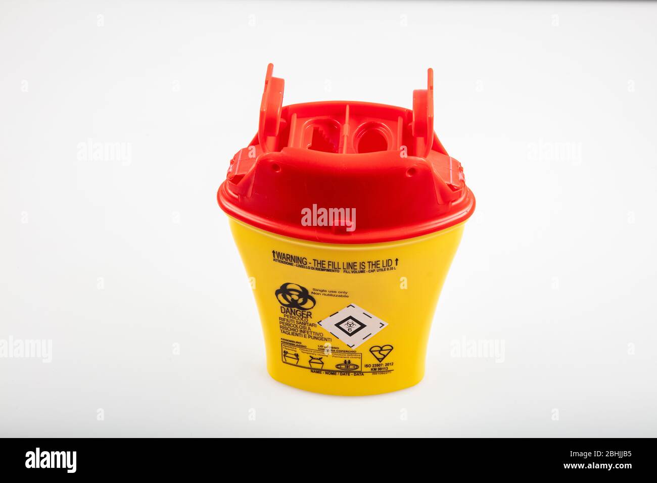 Medical waste bin pocket size 0,4 liter. Yellow biohazard medical ...