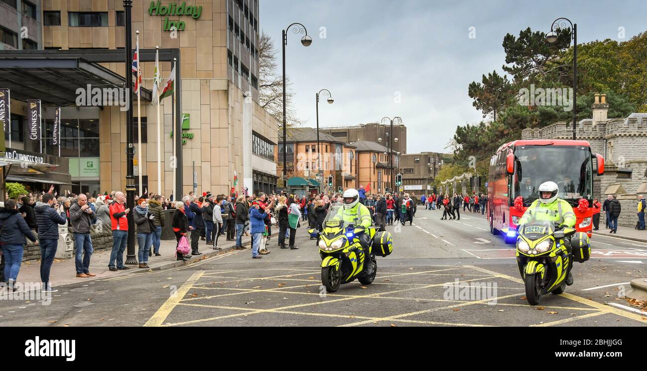 Team of motorcycle police officers hi-res stock photography and images ...