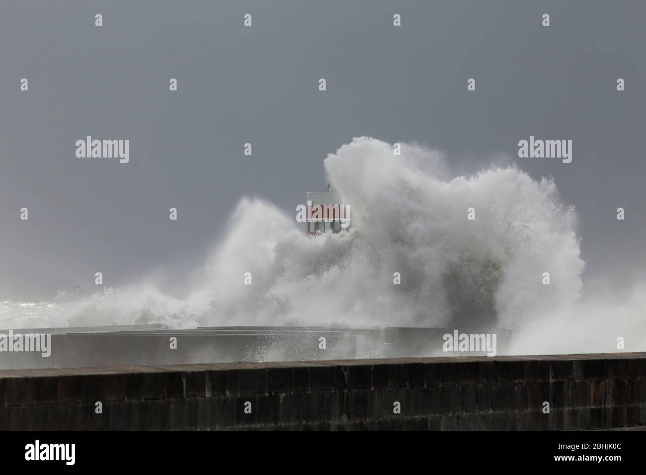 Big wave splash. Douro river mouth south pier and beacon, Porto ...