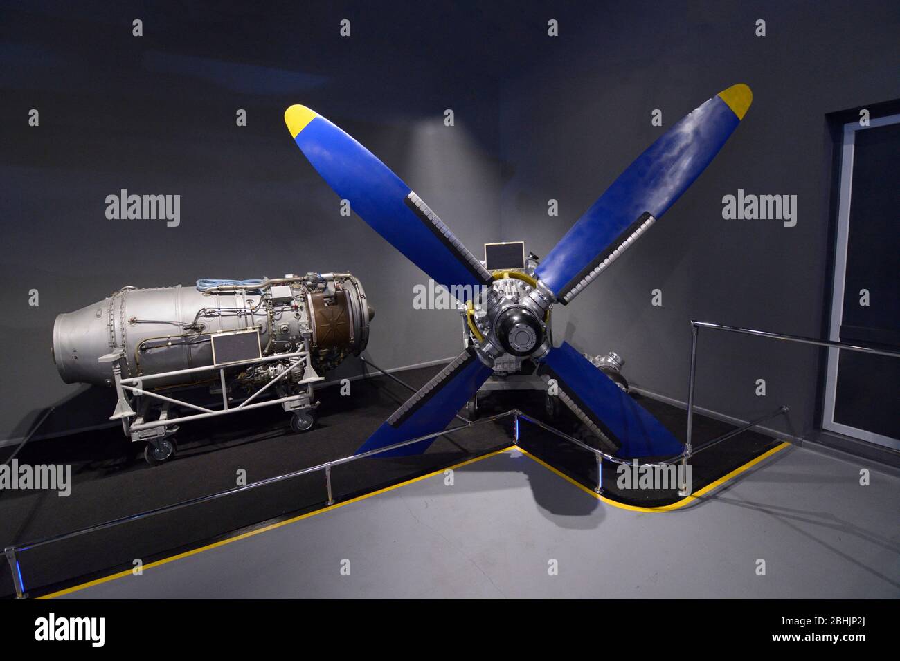 Turbojet and turboprop aircraft engines set on stand Stock Photo - Alamy