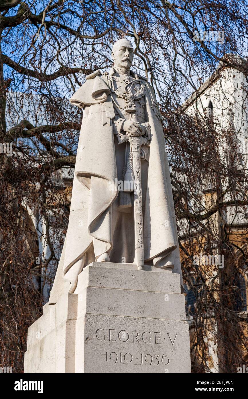 King george v statue hi-res stock photography and images - Alamy