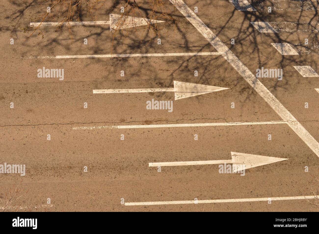 Car with road direction arrows hi-res stock photography and images - Alamy Car with road direction arrows hi-res stock photography and images - Alamy