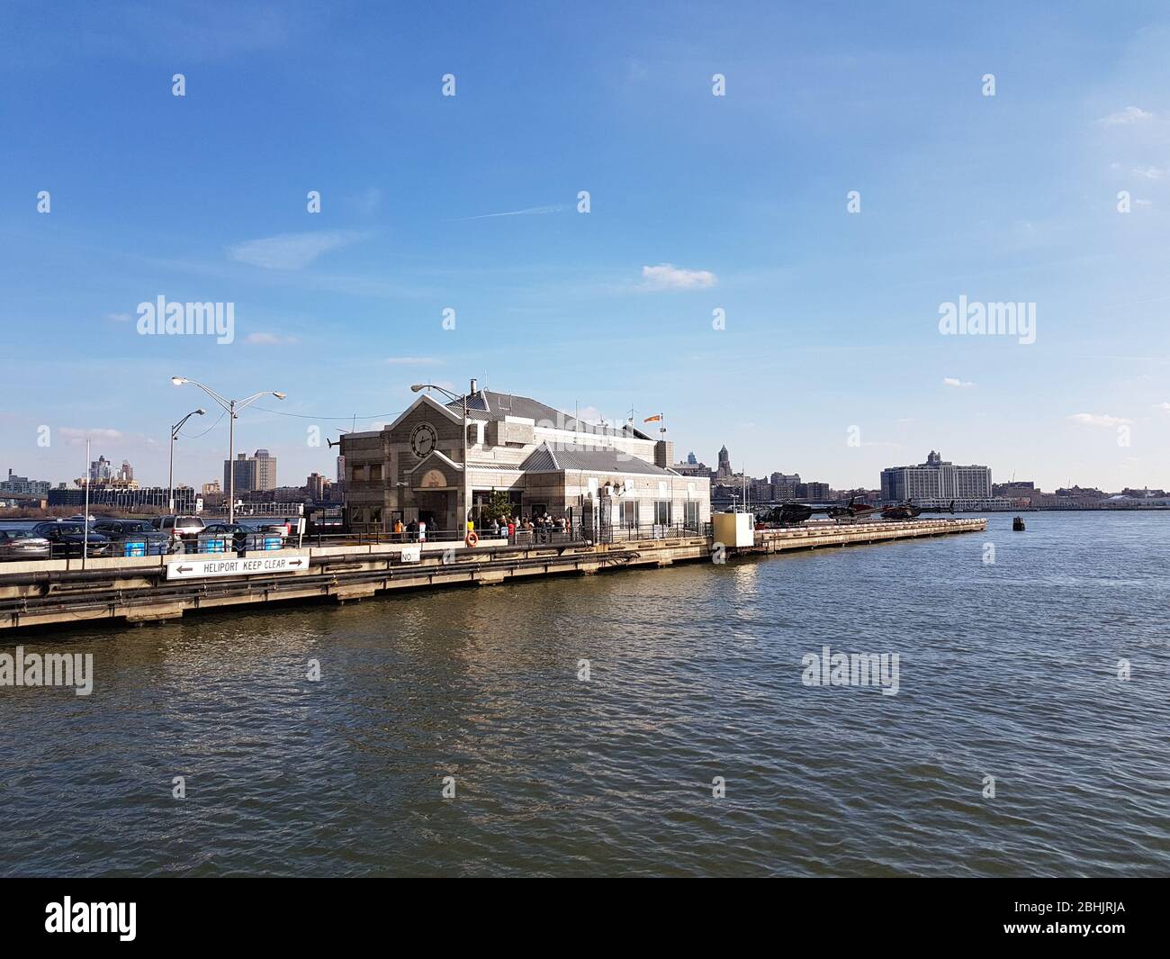 Pier six new york hi-res stock photography and images - Alamy