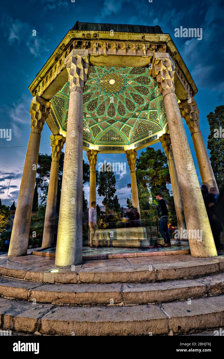 Mausoleum of poet Hafez at night, Aramgah-e Hafez, Shiraz, Iran Stock ...