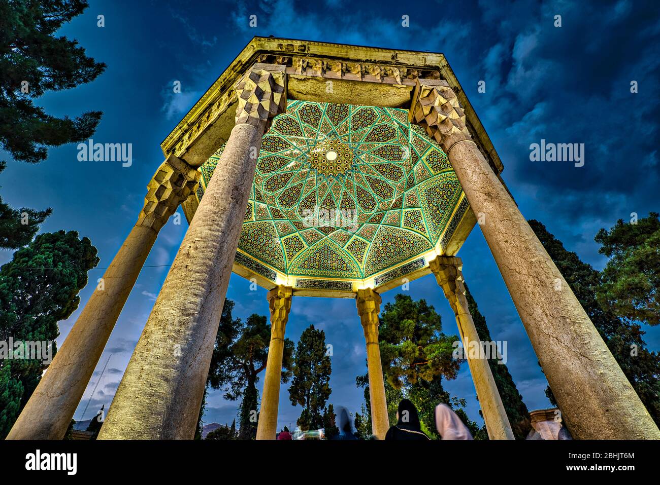 Mausoleum of poet Hafez at night, Aramgah-e Hafez, Shiraz, Iran Stock ...