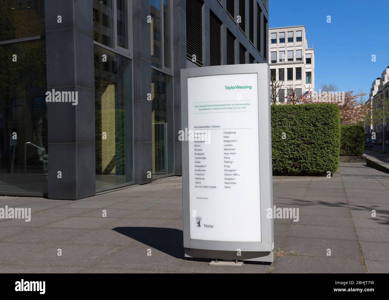 Taylor wessing offices hi-res stock photography and images - Alamy