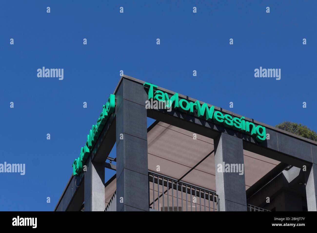 International law firm offices hi-res stock photography and images - Alamy