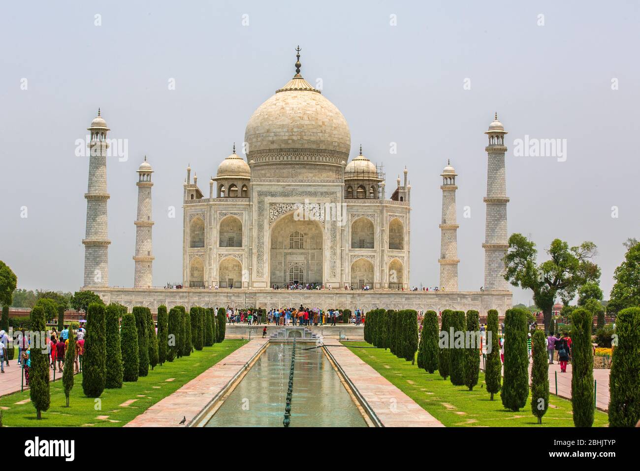 Taj mahal front view hi-res stock photography and images - Alamy