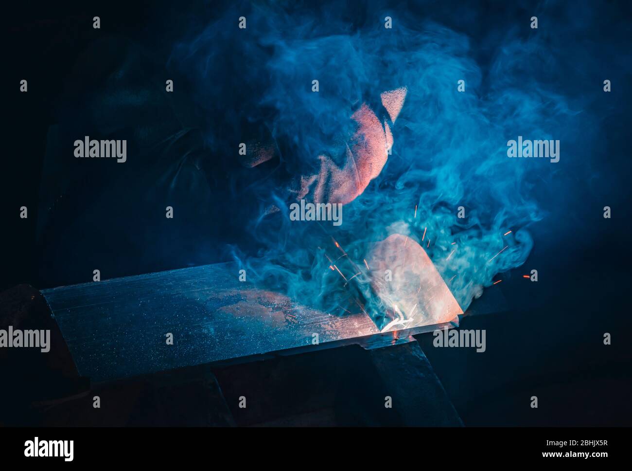 Welding steel structures and bright sparks in steel construction ...