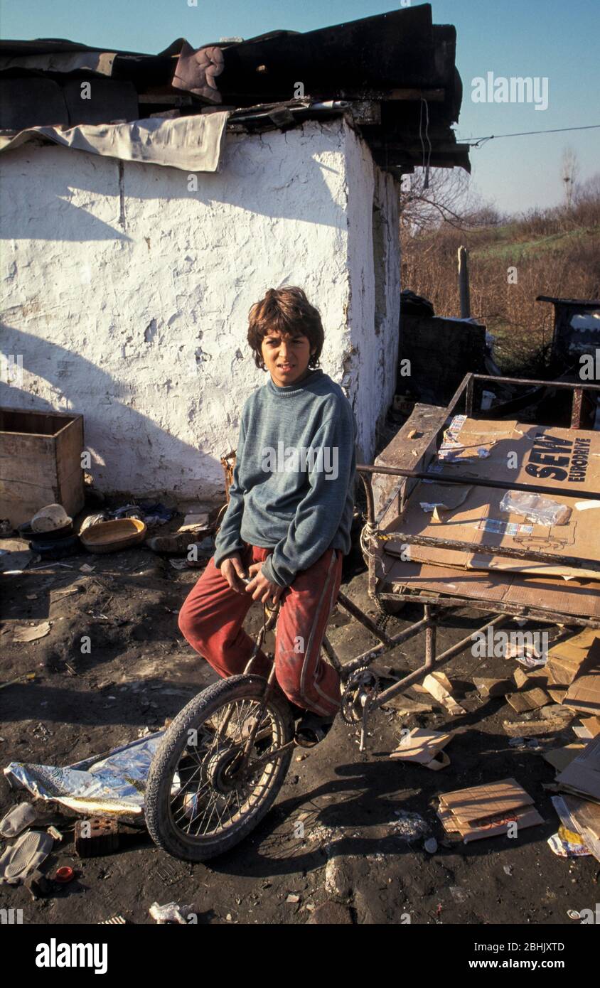 Roma child living in squalid conditions at the Vardarishte landfill ...