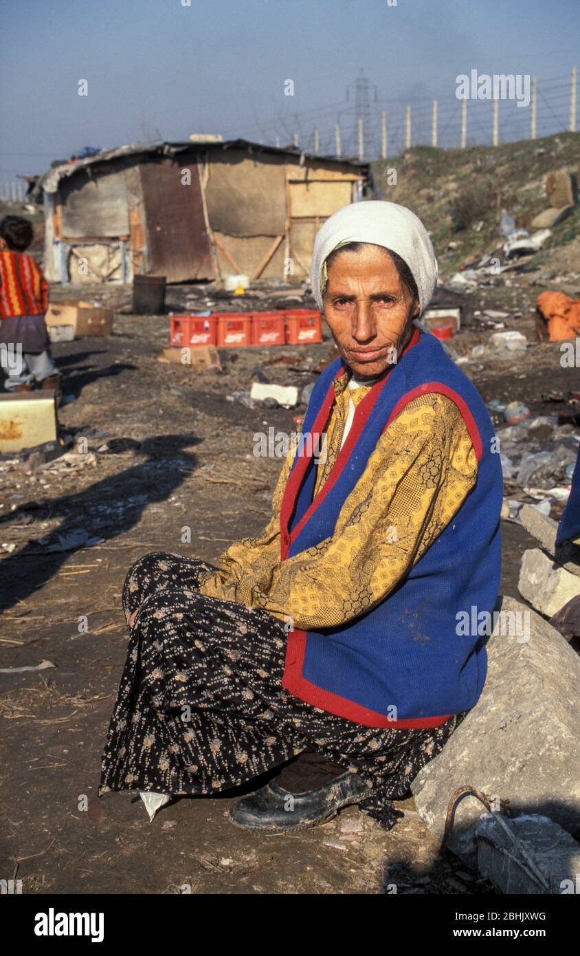 Roma gypsy gypsies woman hi-res stock photography and images - Alamy